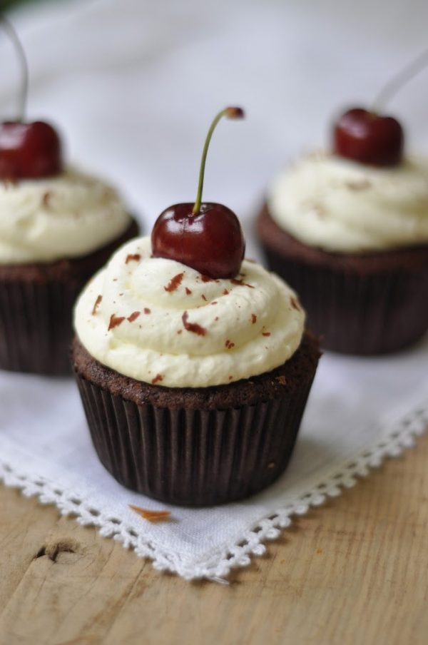 Schwarzwälder Kirsch Cupcakes | Birds Like Cake - Baking - Enjoying ...